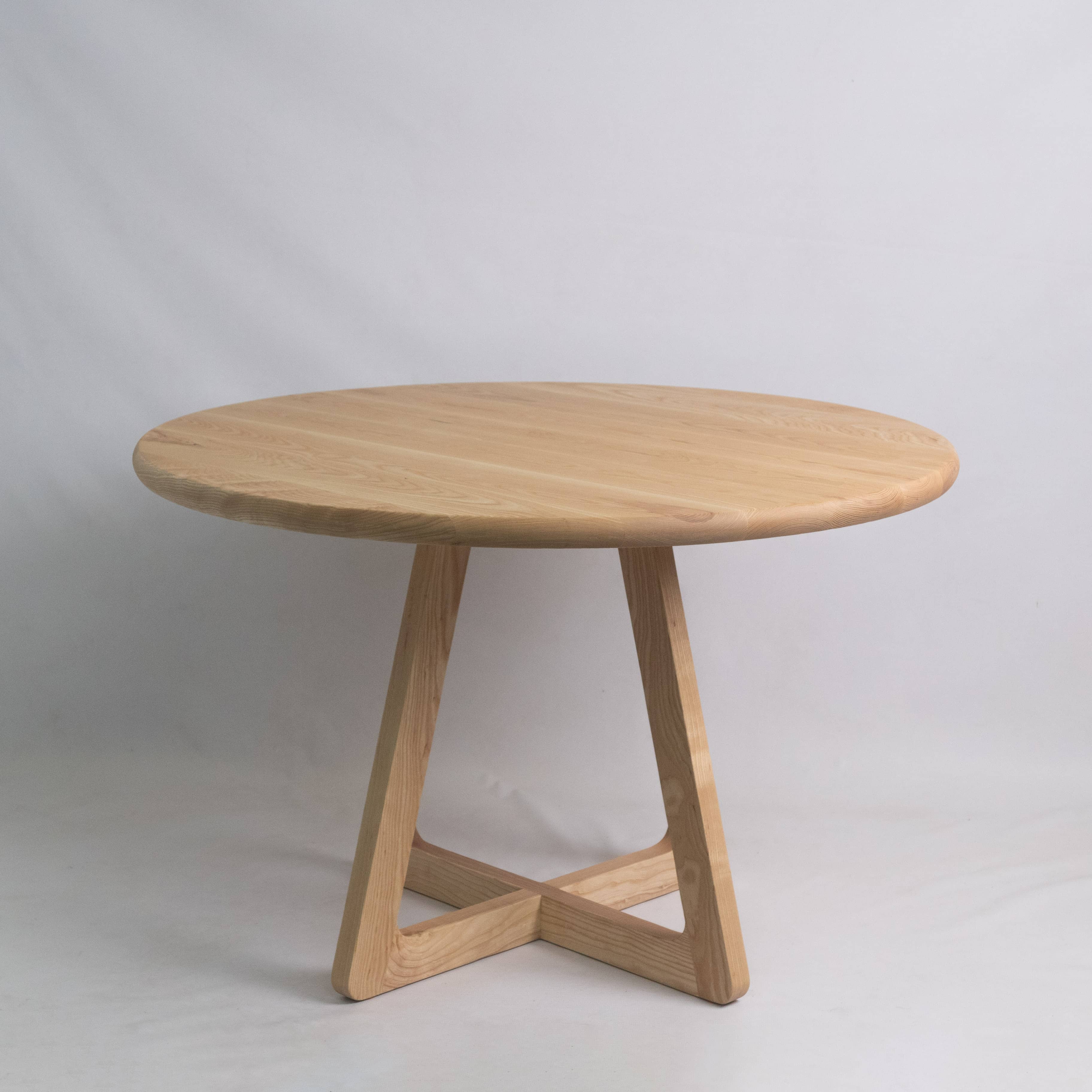 Otto Round Dining Table – Renouve Studios